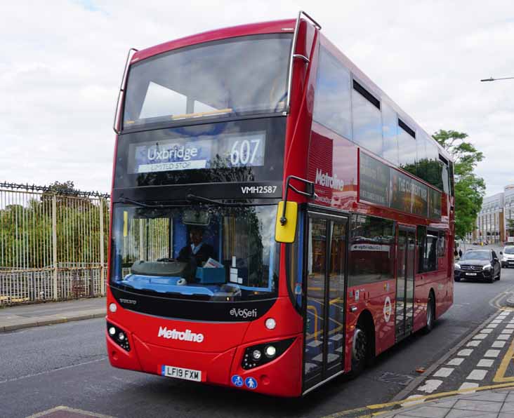 Metroline | SHOWBUS LONDON BUS IMAGE GALLERY