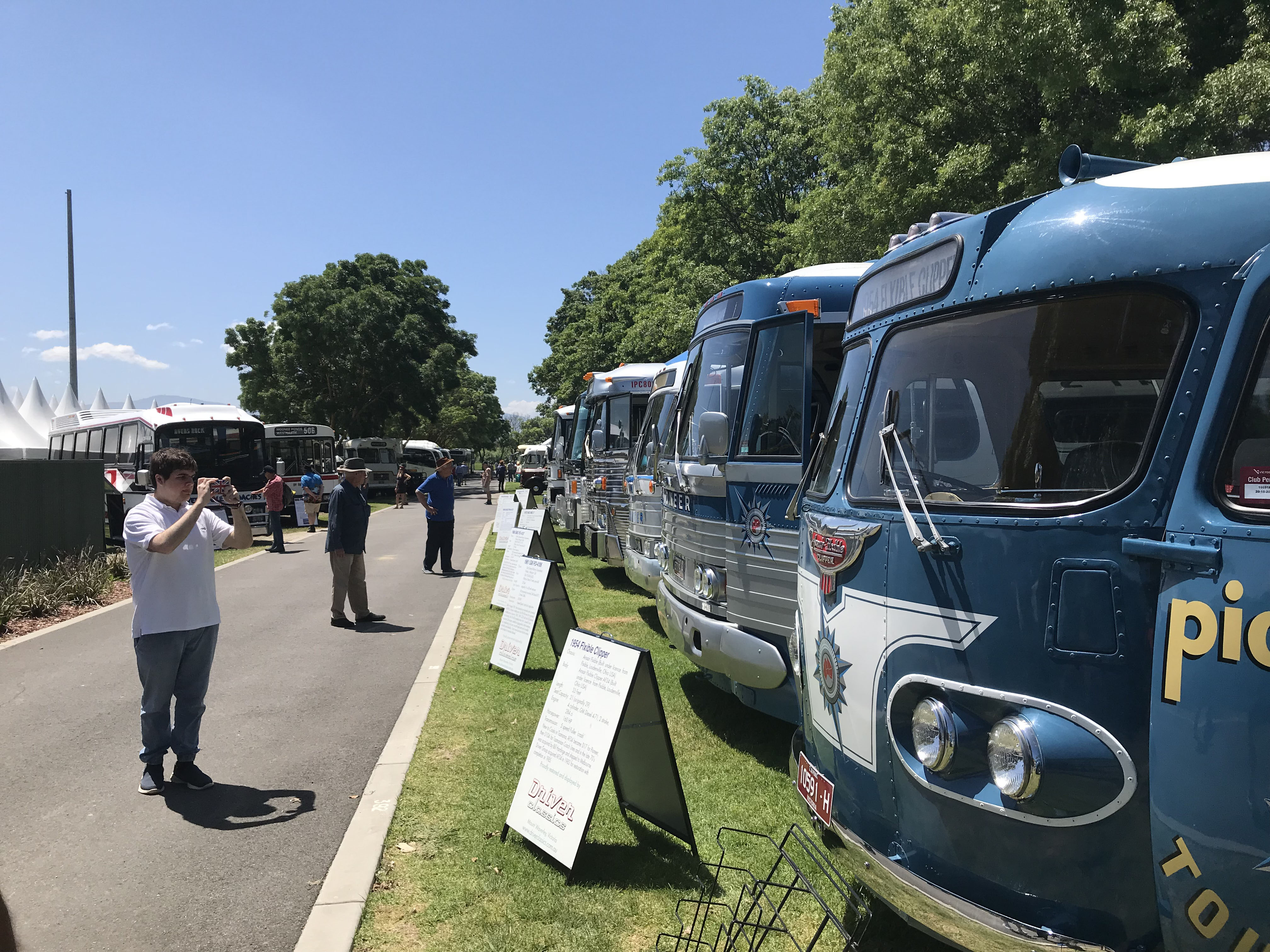 Pioneer Tours | SHOWBUS INTERNATIONAL COACH IMAGE GALLERY