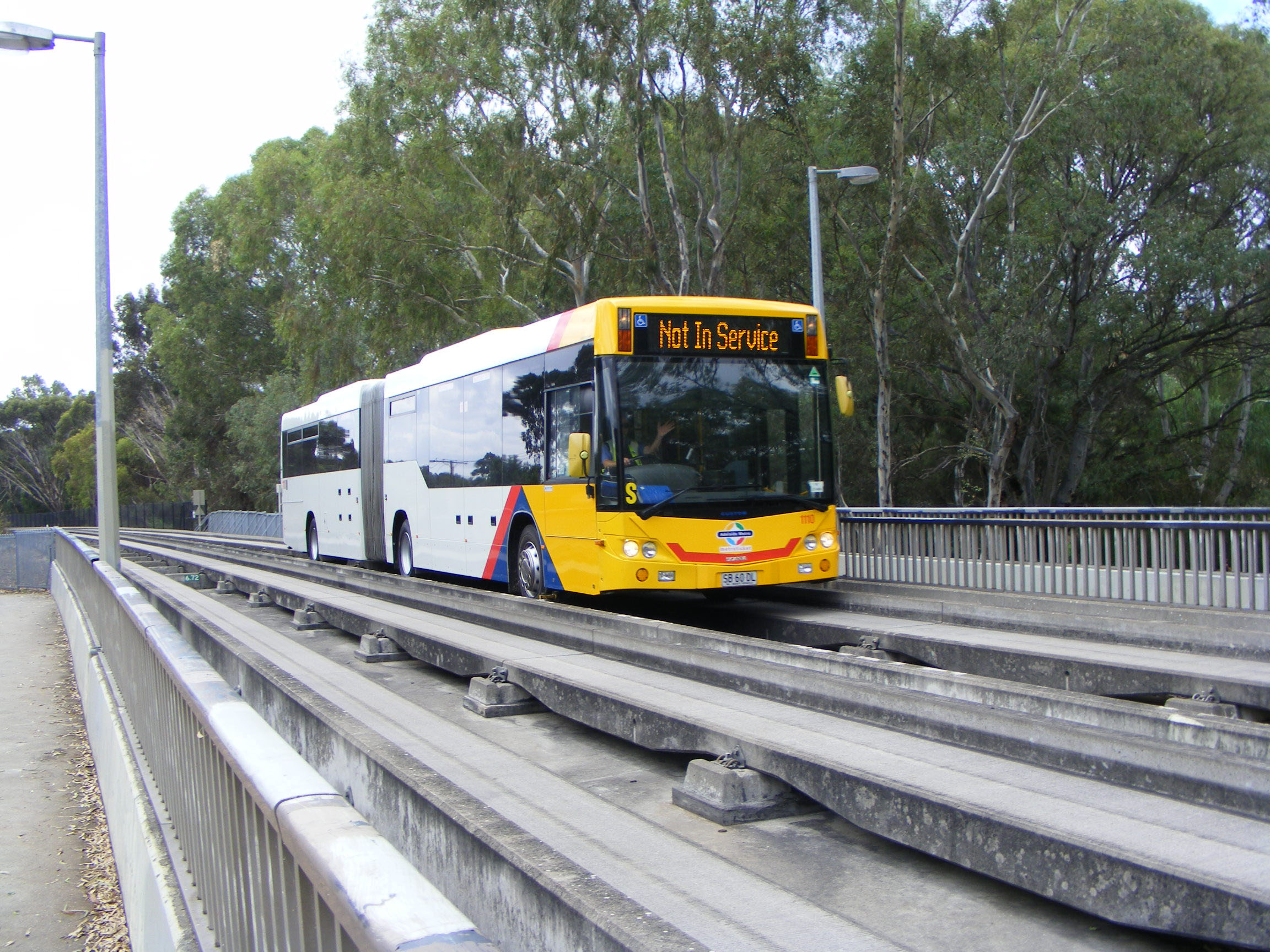 Adelaide Metro articulated buses | australia.SHOWBUS.com BUS IMAGE GALLERY