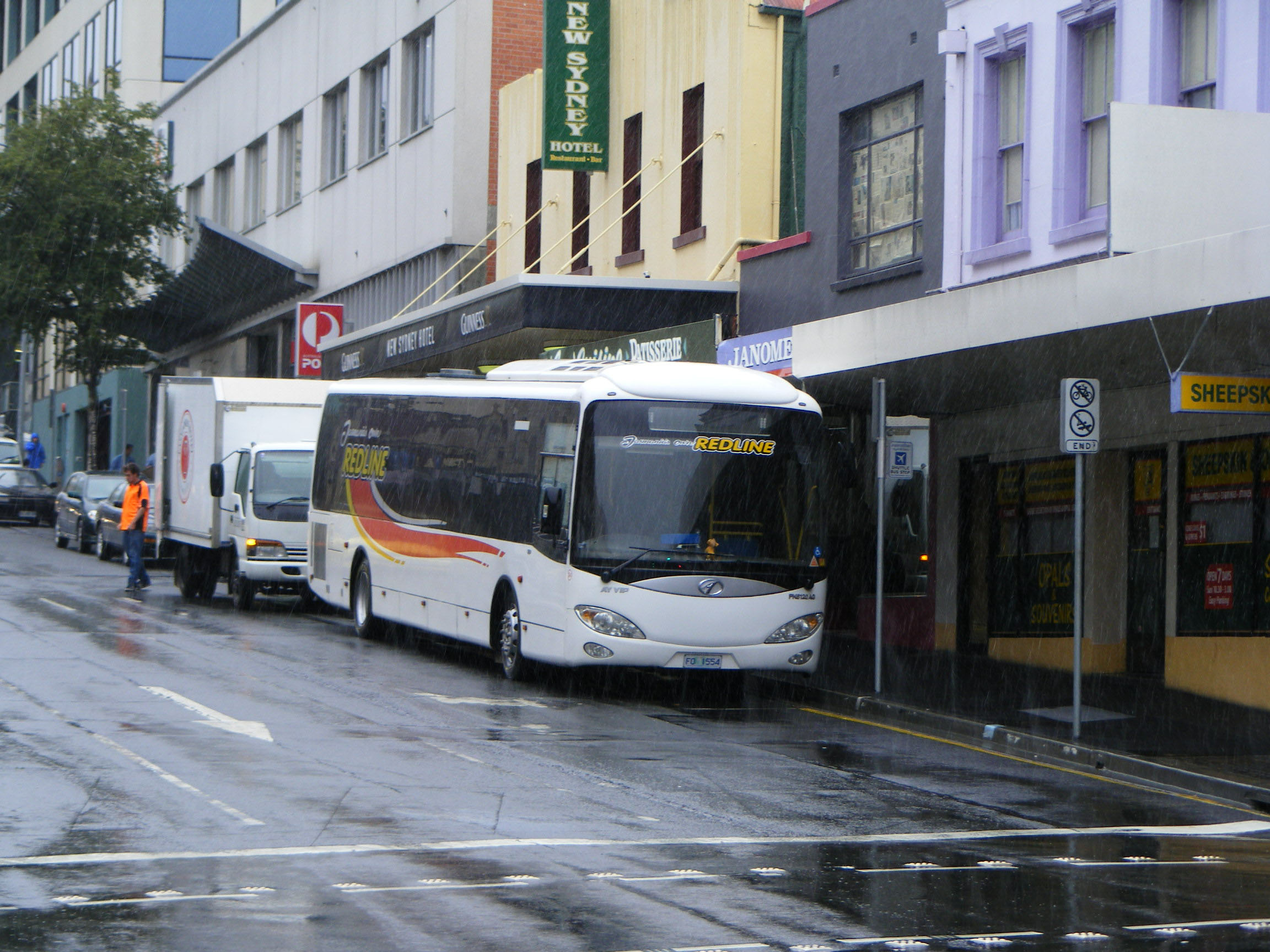 Tasmanian Redline Coaches | australia.SHOWBUS.com BUS IMAGE GALLERY